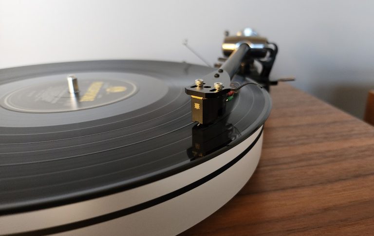 SOTA Quasar Turntable - Positive Feedback