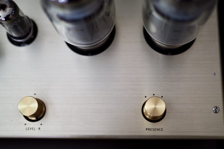 Mactone XX-440 Line Preamplifier and MH-120 Stereo Amplifier - Positive ...