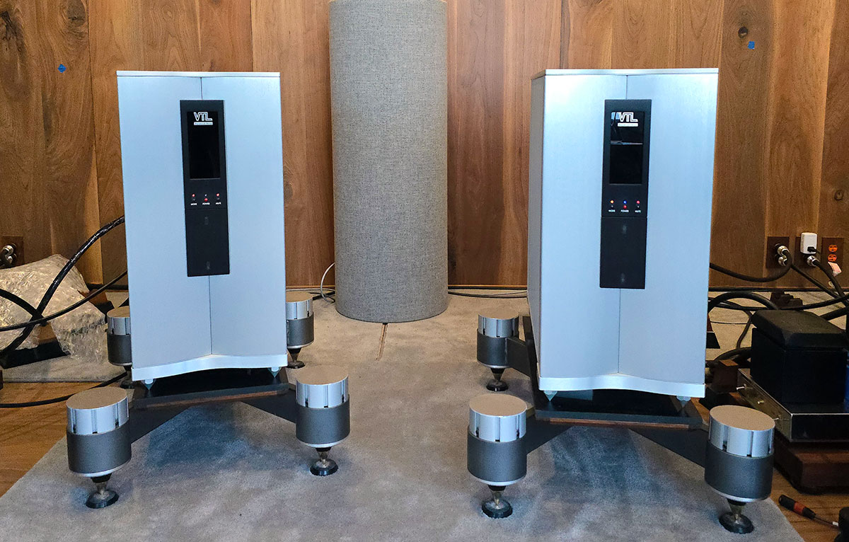 A Visit to the Audio Café in Beverly Hills to Hear the Clarisys Studio ...